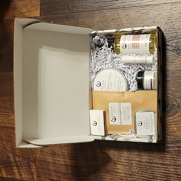 ROAM | Bath | Roam Homegrown Relaxation Gift Box Lavender | Poshmark